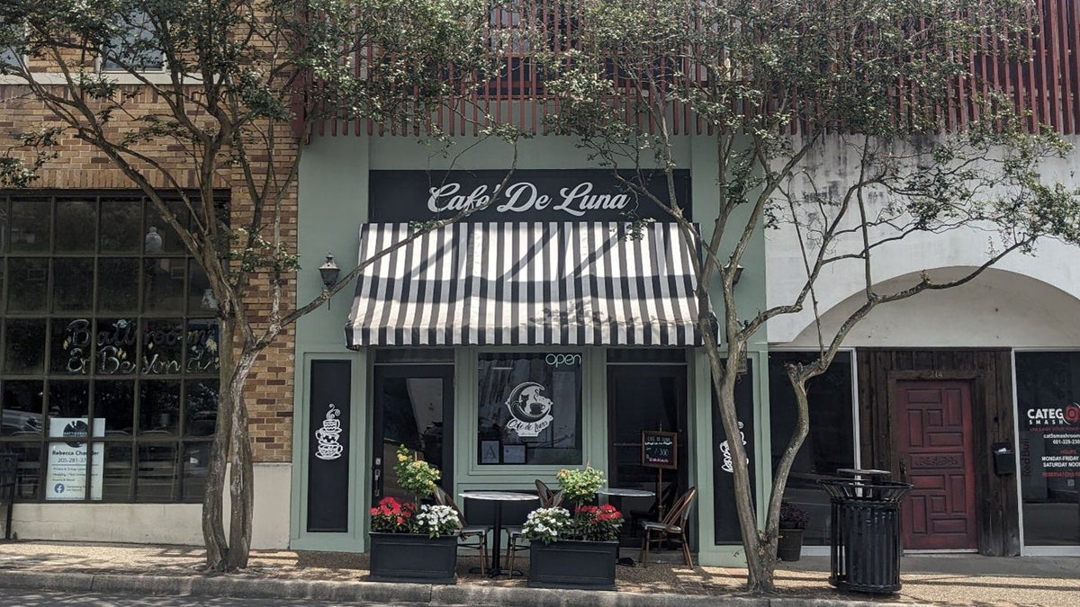 Cafe de Luna Brings a New Vibe to Downtown Hattiesburg – Lux Cafe Club